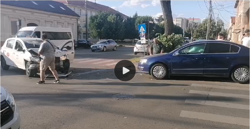 Accident rutier în intersecția dintre Andrei Mureșanu și Ștefan ...