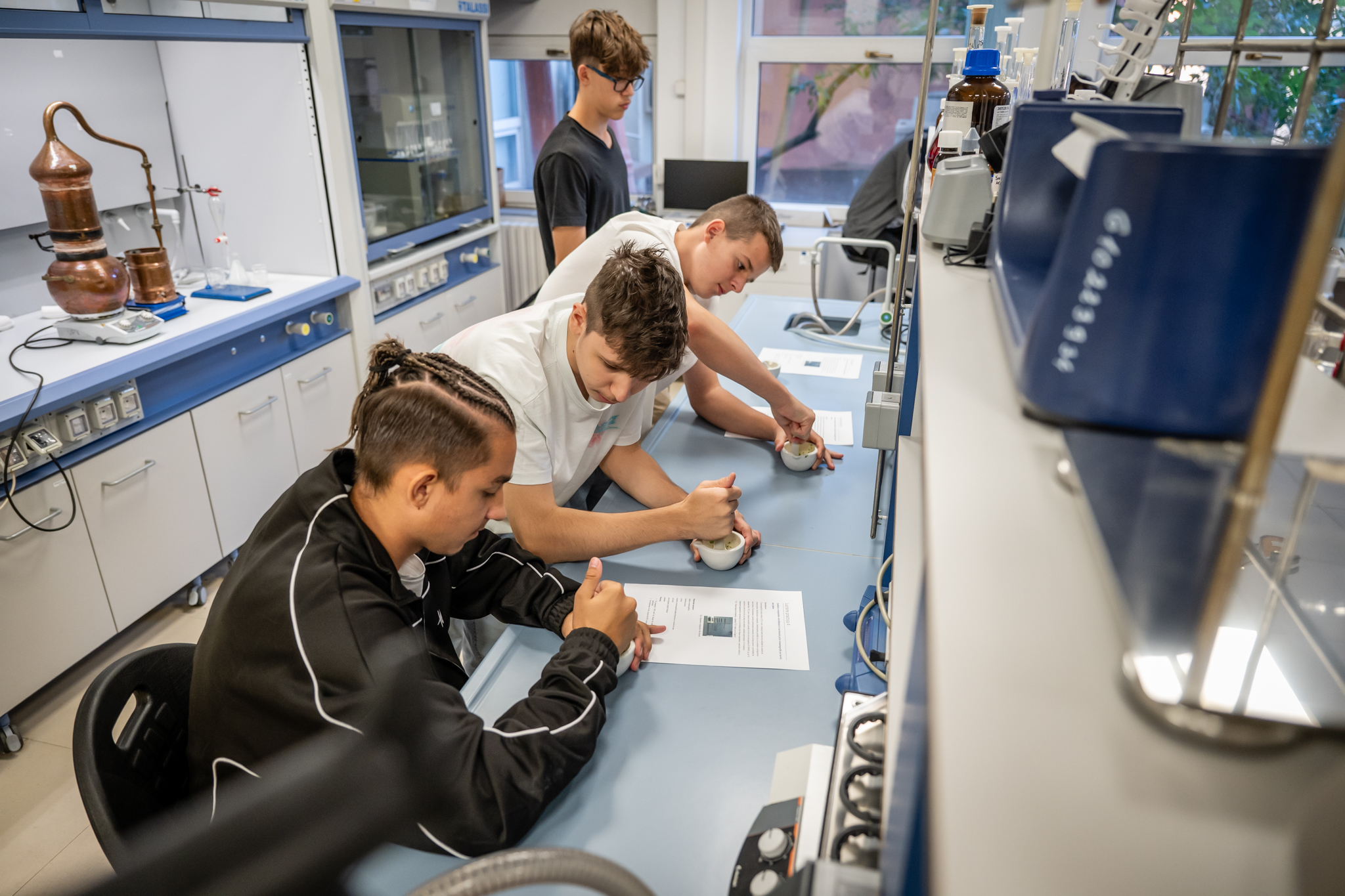 Știința vine în școli: Universitatea „Aurel Vlaicu” din Arad lansează ...